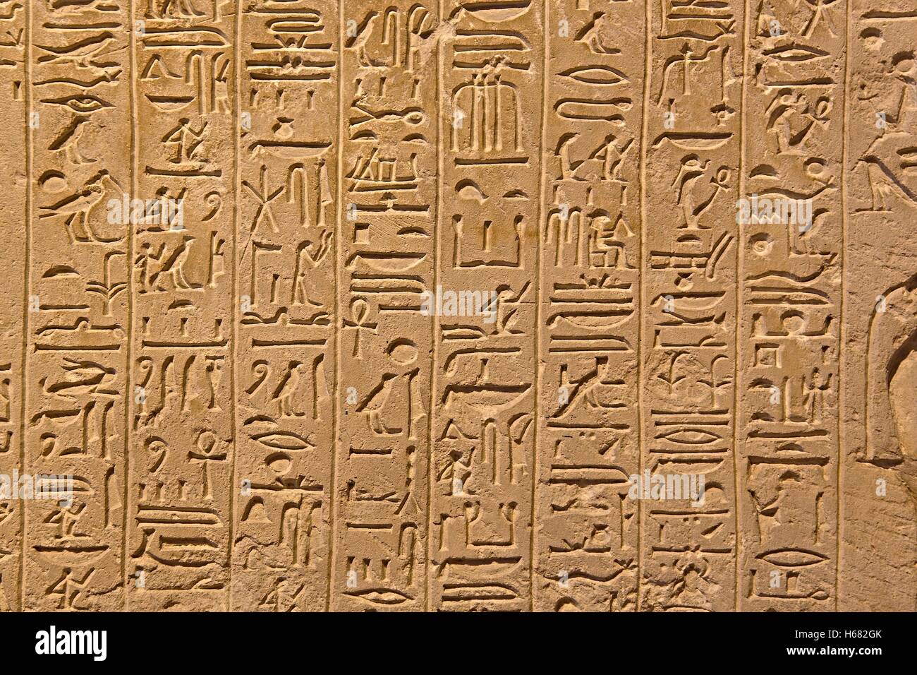 Ancient egyptian carved hieroglyph hi-res stock photography and images ...