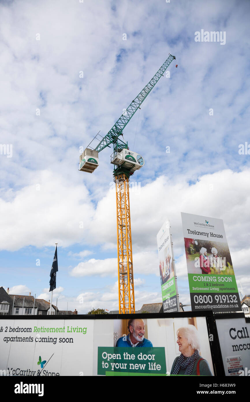 Construction site hoarding hi-res stock photography and images - Alamy