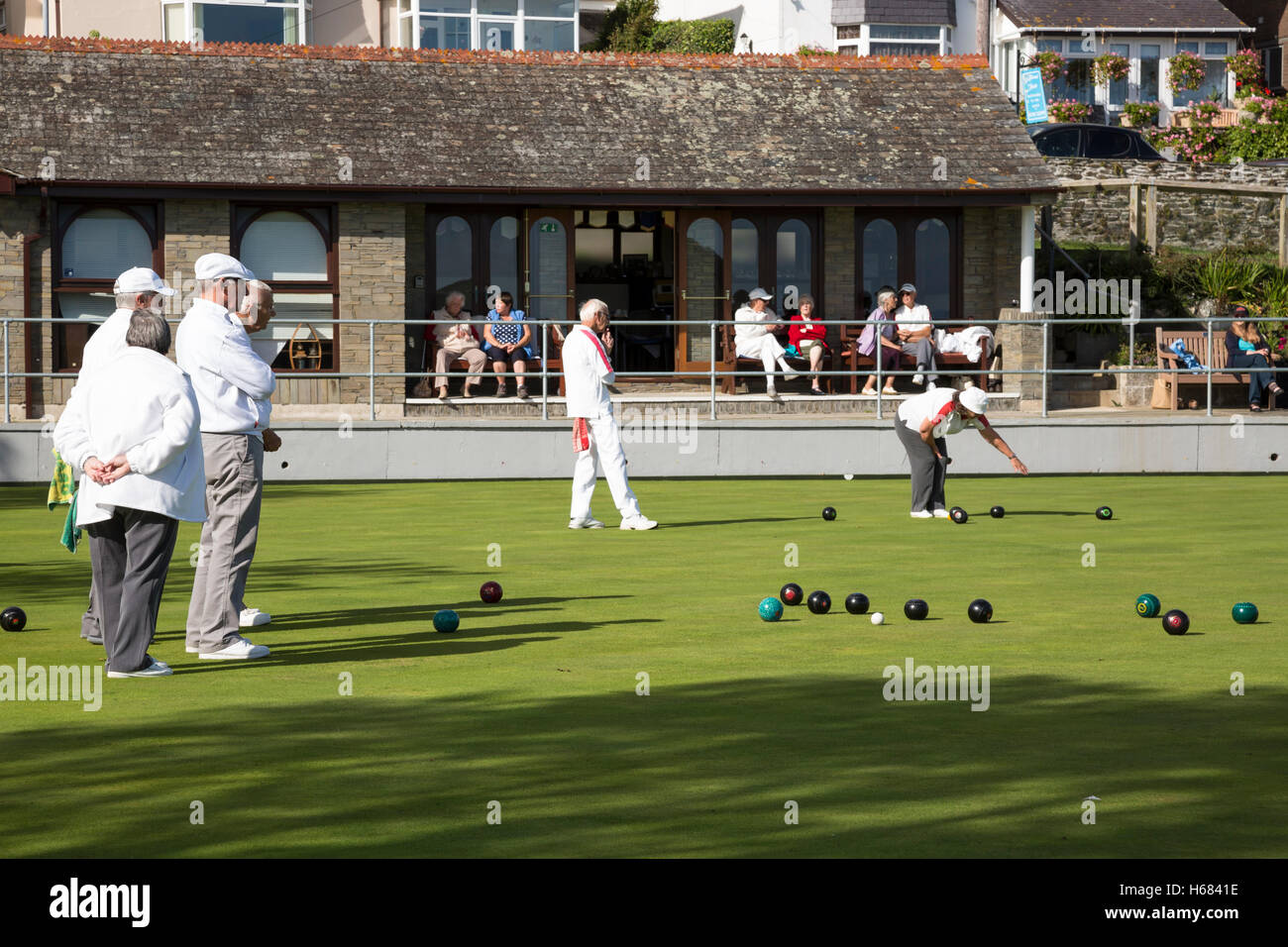 Outdoor bowls hi-res stock photography and images - Alamy