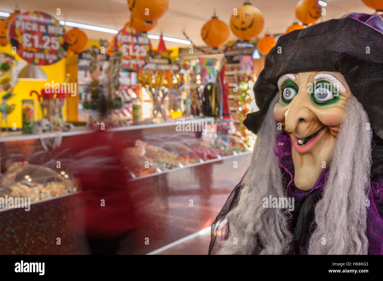 Witches hat & scary moulded wicked witch mask with hat & hair in ...