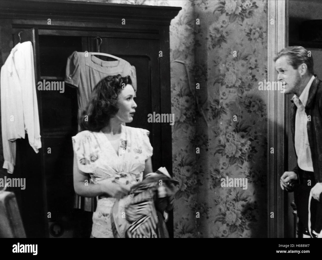 MARY ANDERSON, DAN DURYEA, CHICAGO CALLING, 1951 Stock Photo - Alamy