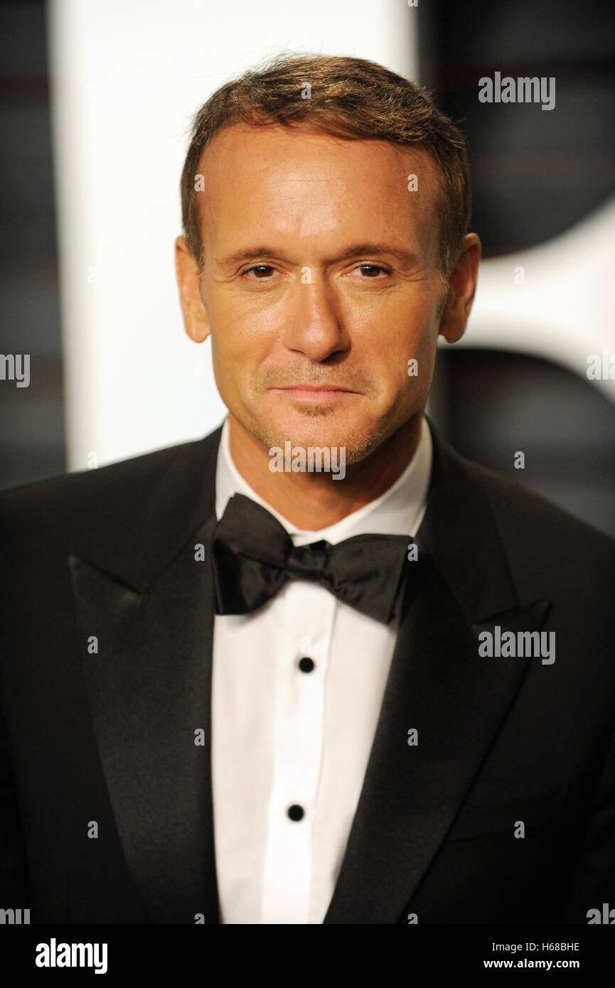 Tim McGraw attends the 2015 Vanity Fair Oscar Party hosted by Graydon ...