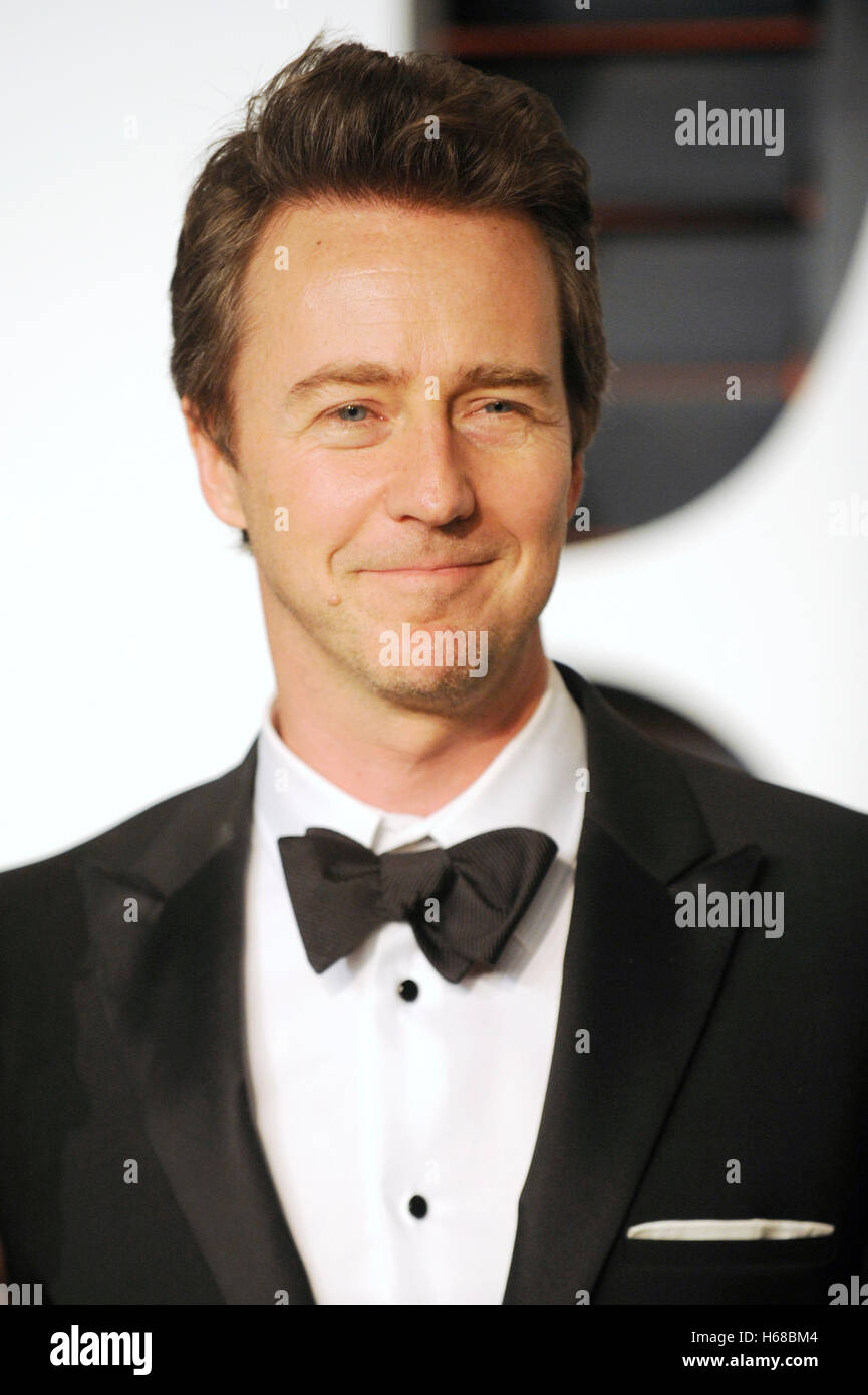 Actor Edward Norton attends the 2015 Vanity Fair Oscar Party hosted by ...