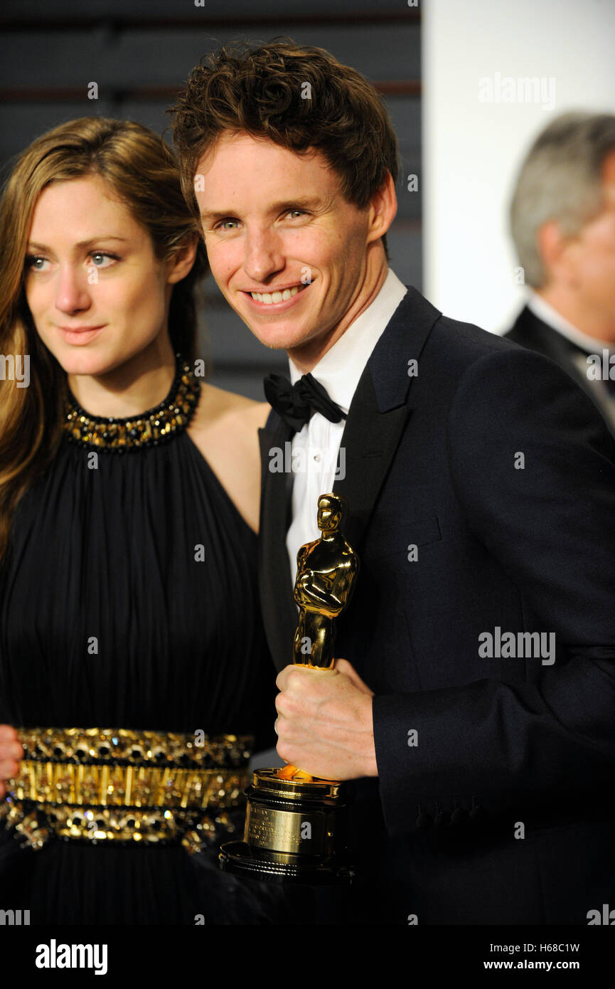 Hannah Bagshawe (L) and actor Eddie Redmayne attends the 2015 Vanity ...
