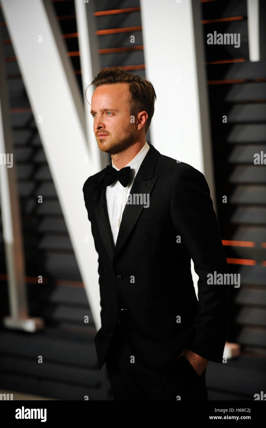Actor Aaron Paul attends the 2015 Vanity Fair Oscar Party hosted by ...
