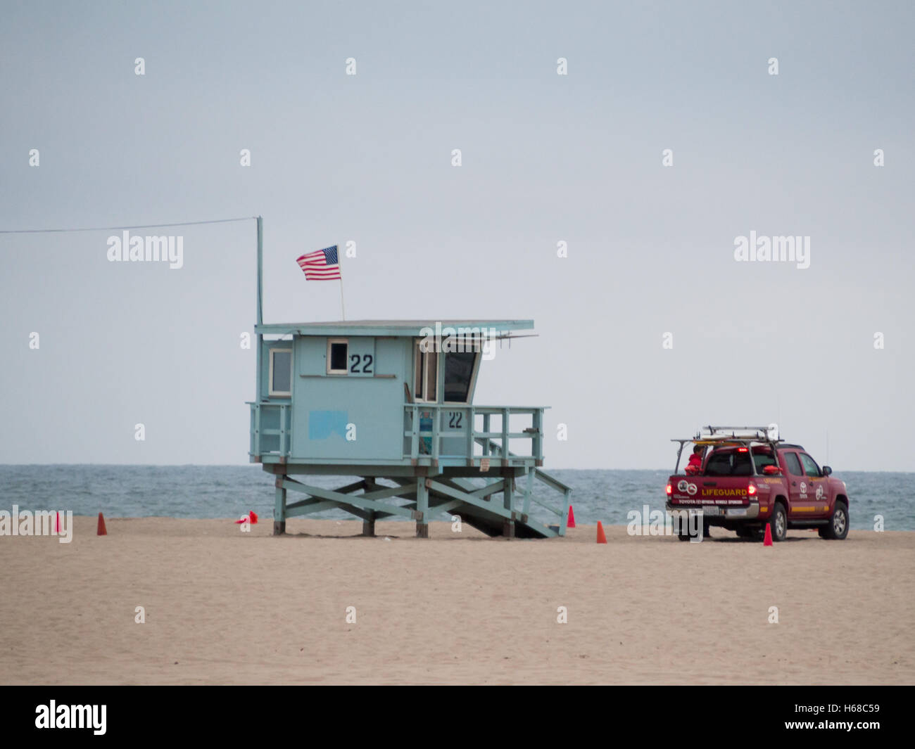 Santa monica beach lifeguard hi-res stock photography and images - Alamy