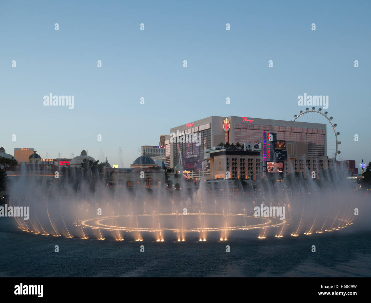 Bellagio Hotel and Casino fountains light show Stock Photo - Alamy