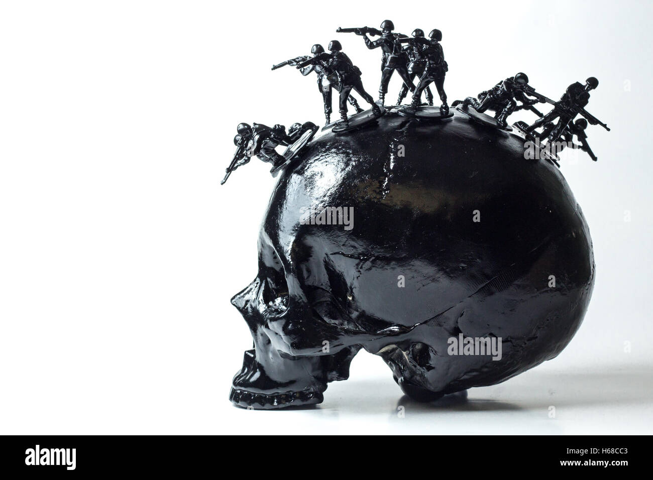 Soldiers skull hi-res stock photography and images - Alamy