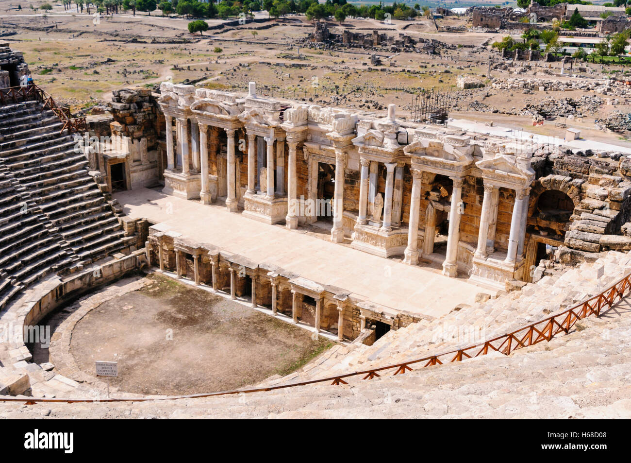 Roman ampitheatre hi-res stock photography and images - Alamy
