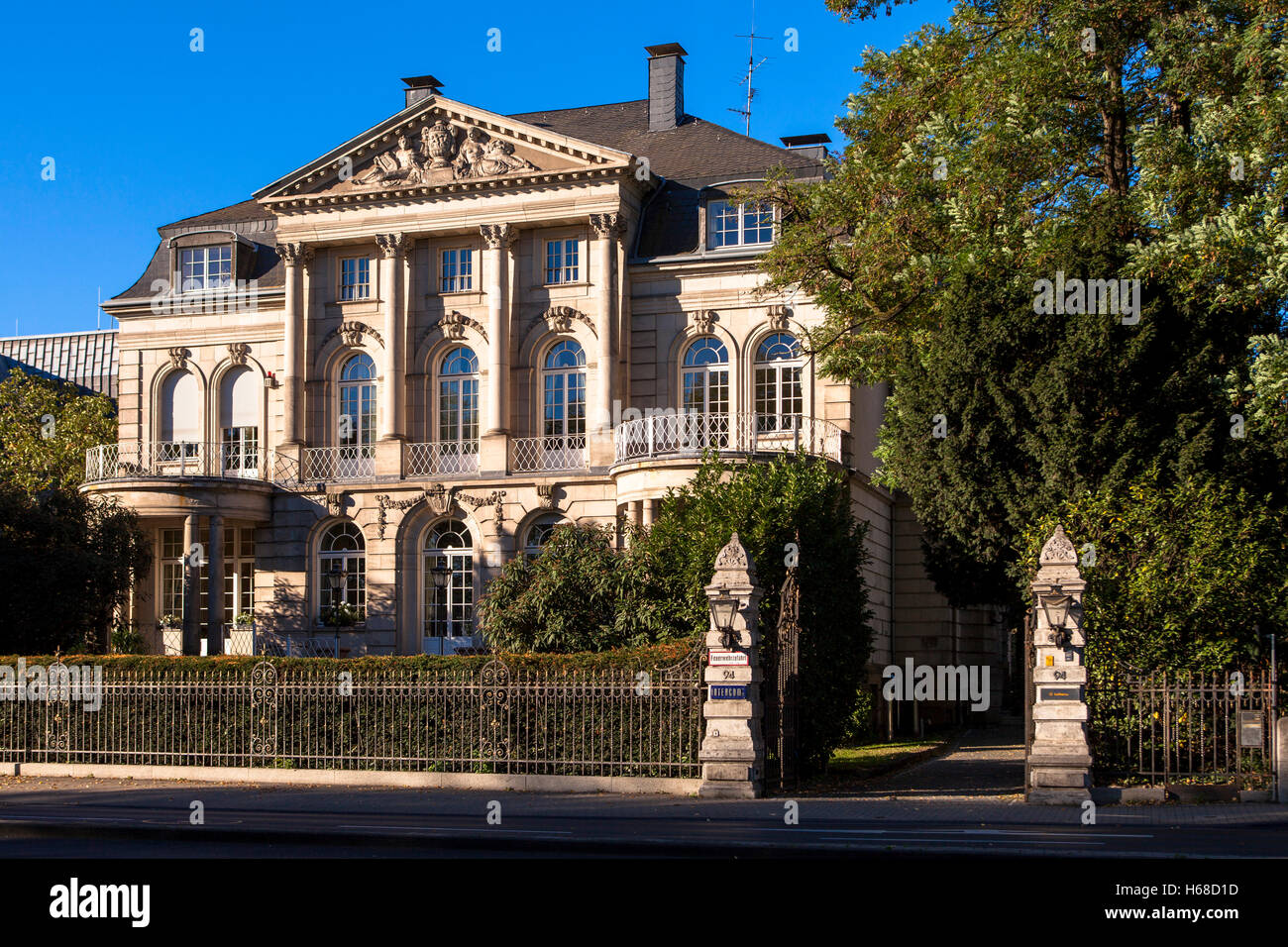 Germany, Cologne, villa on the street Gustav-Heinemann-Ufer in the ...