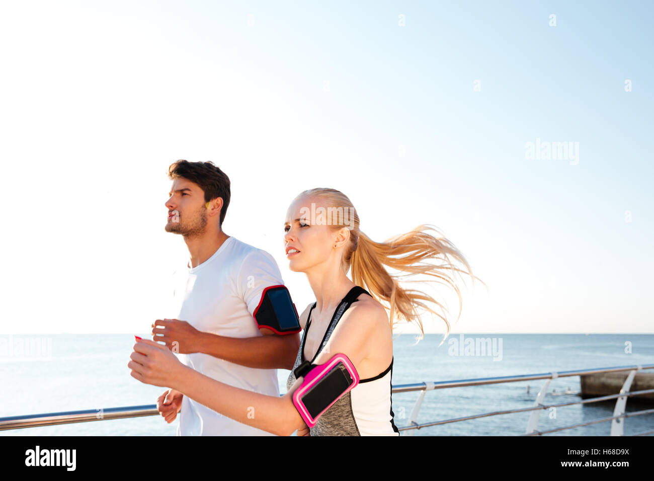 Two people sprinting hi-res stock photography and images - Alamy