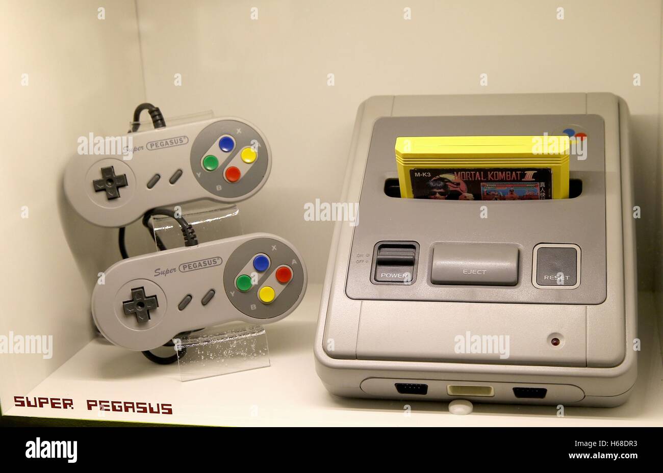 Super Pegasus, Mortal Kombat III, gamepad, joystick, at Video game ...