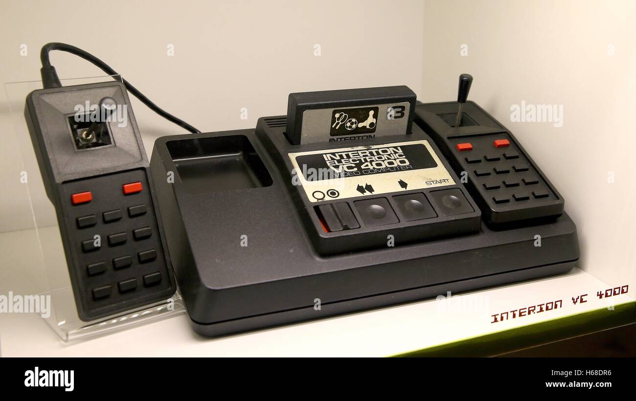 Interton Electronic VC 4000 Video Computer at Video game console's ...