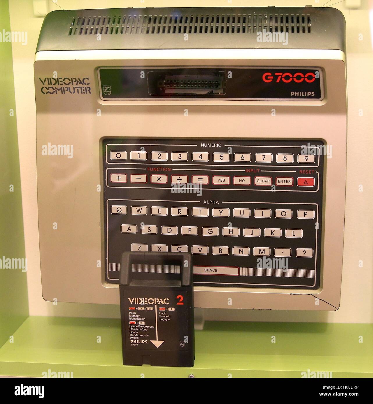 Videopac Computer, Philips G7000 at Video game console's Museum on ...