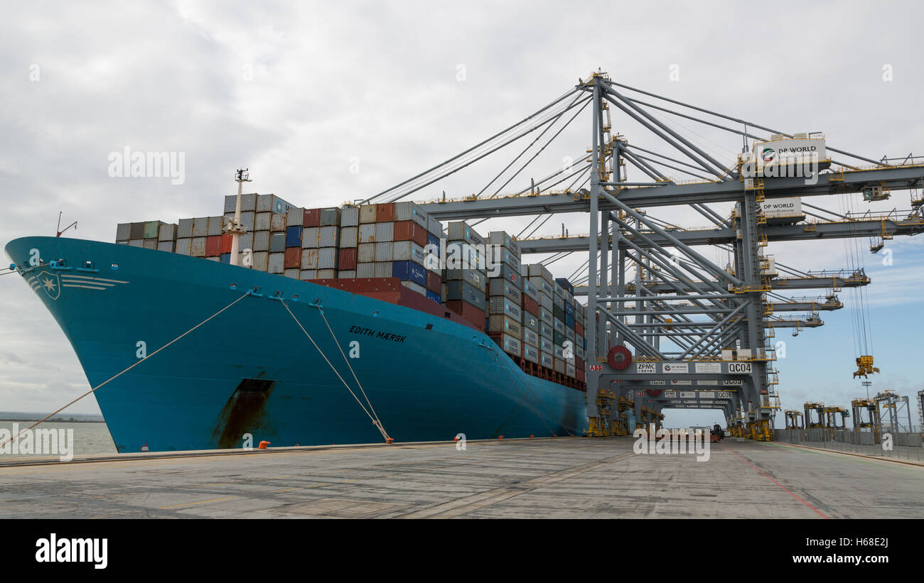 London gateway port hi-res stock photography and images - Alamy