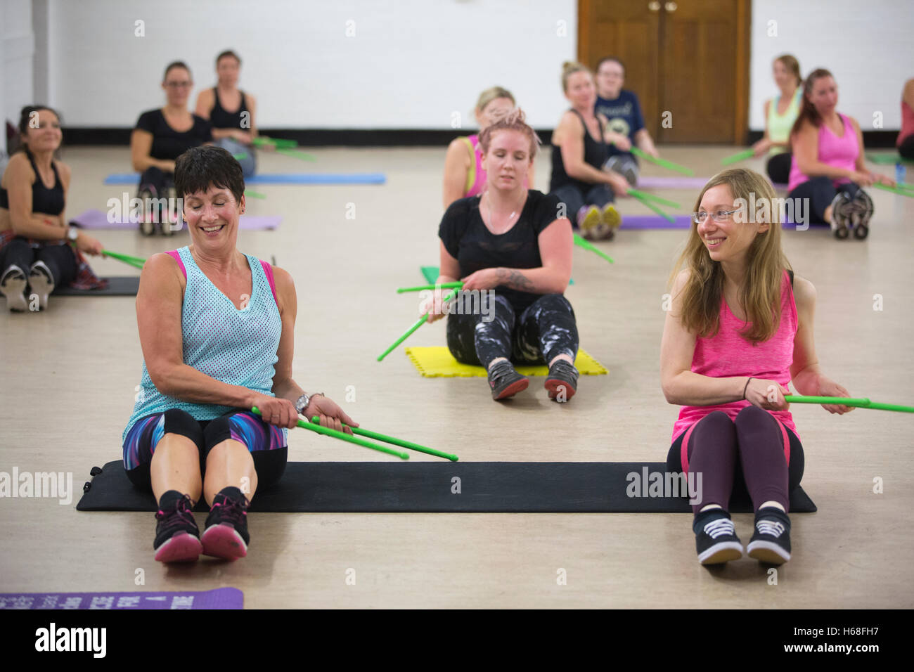 Pound fitness class hi-res stock photography and images - Alamy