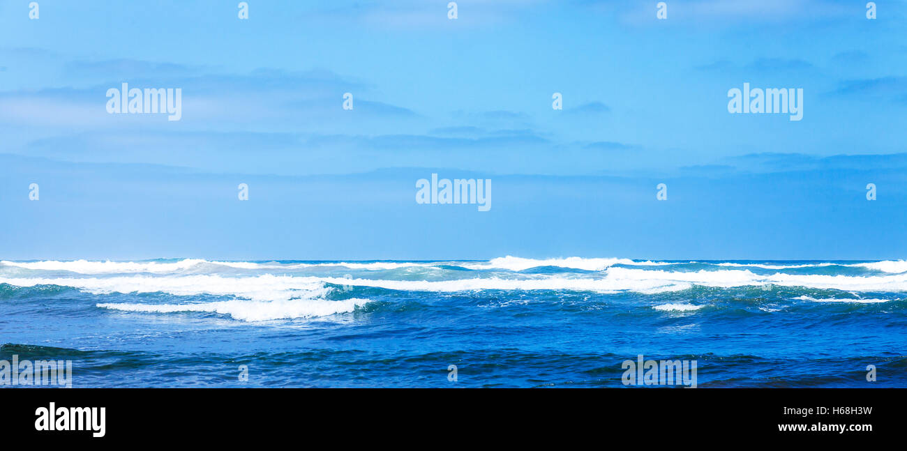 Waves on Atlantic ocean Stock Photo - Alamy