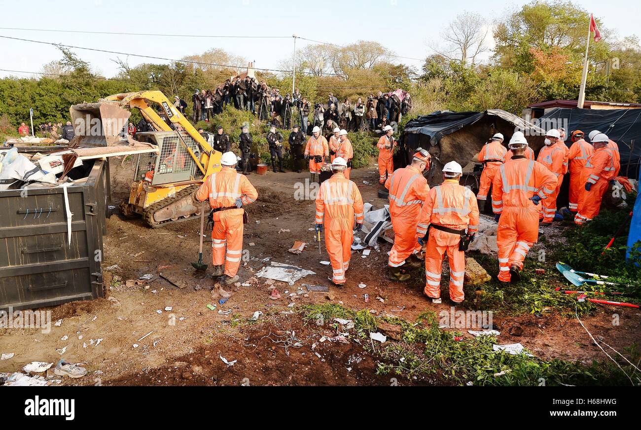 Workers continue with the demolition of the Jungle camp in Calais in ...