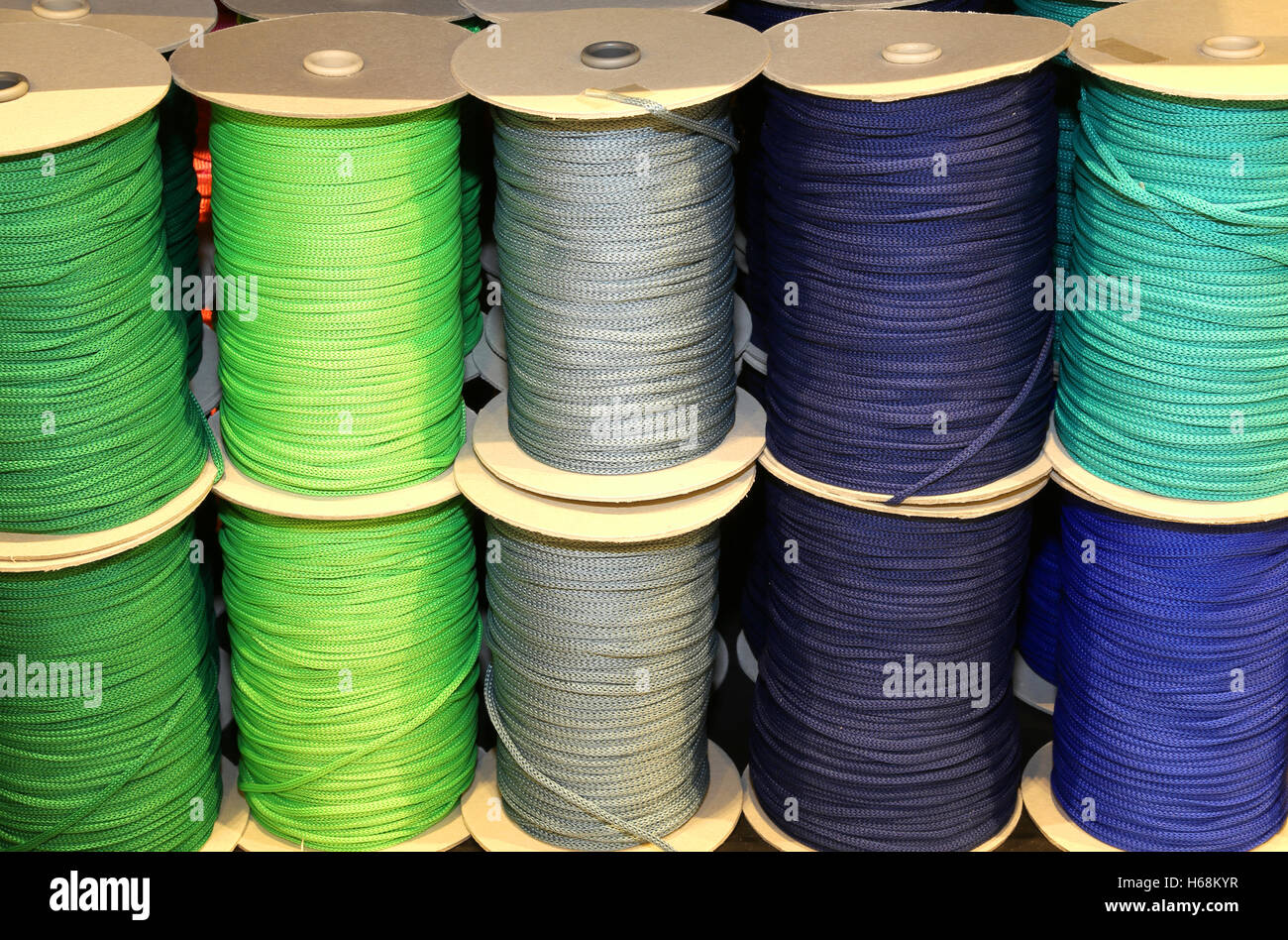 Green woolen threads hi-res stock photography and images - Alamy