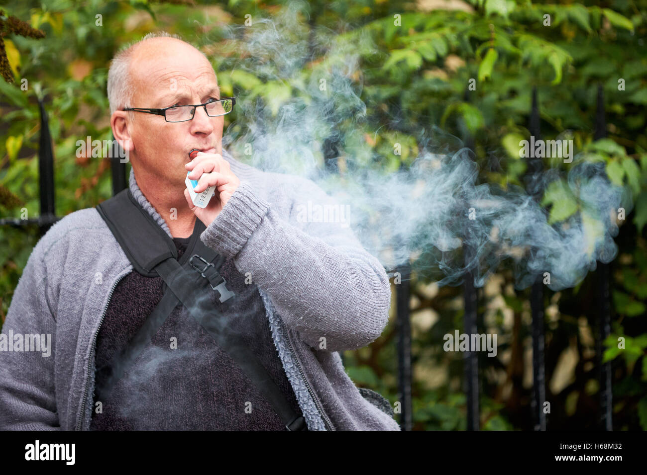 A man vaping Stock Photo - Alamy