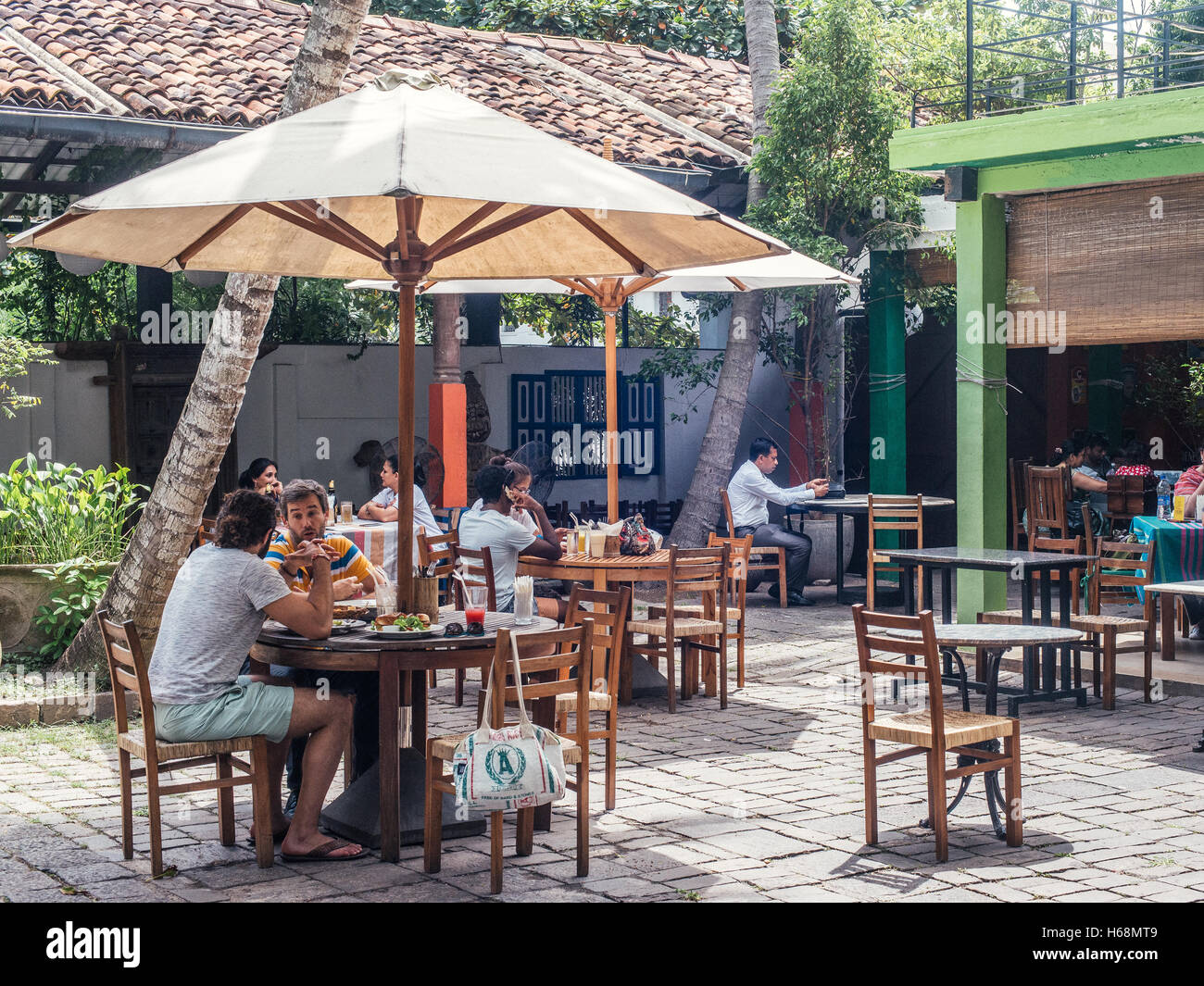 Barefoot cafe colombo hi-res stock photography and images - Alamy