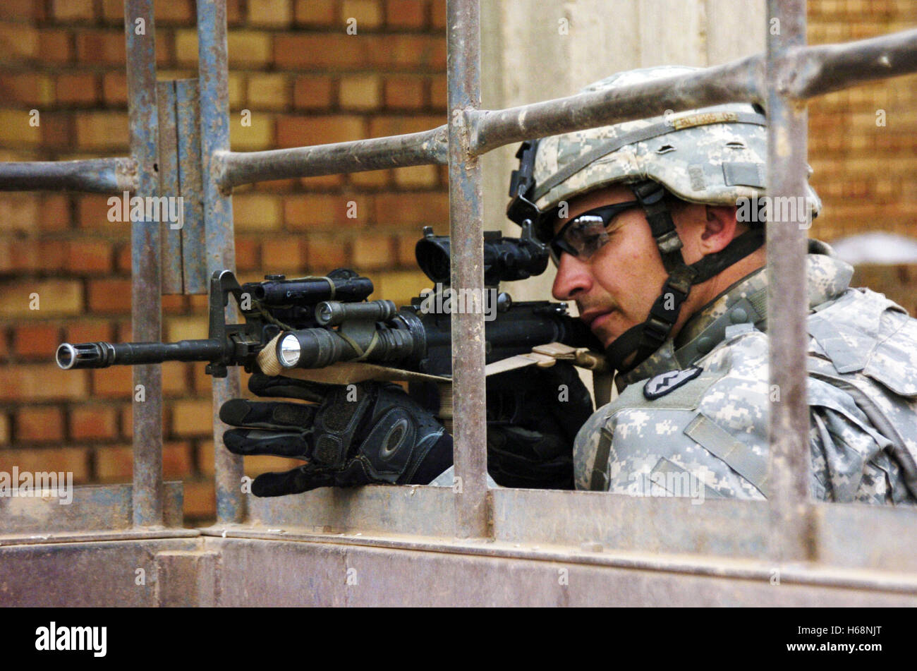 A U.S. Army soldier uses the scope on his M 4 rifle to scan the ...