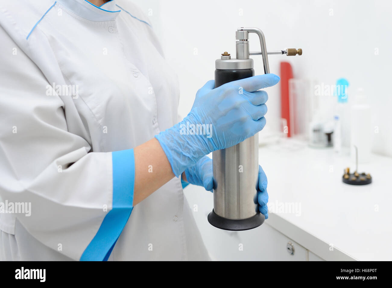 Freezing skin cancer hi-res stock photography and images - Alamy