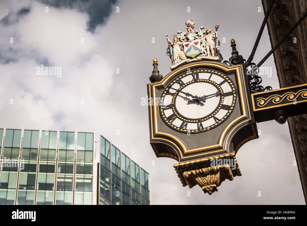 Royal exchange clock london hi-res stock photography and images - Alamy