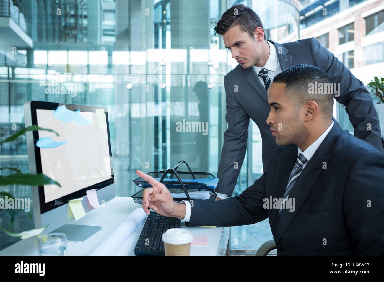 Coworker table hi-res stock photography and images - Alamy