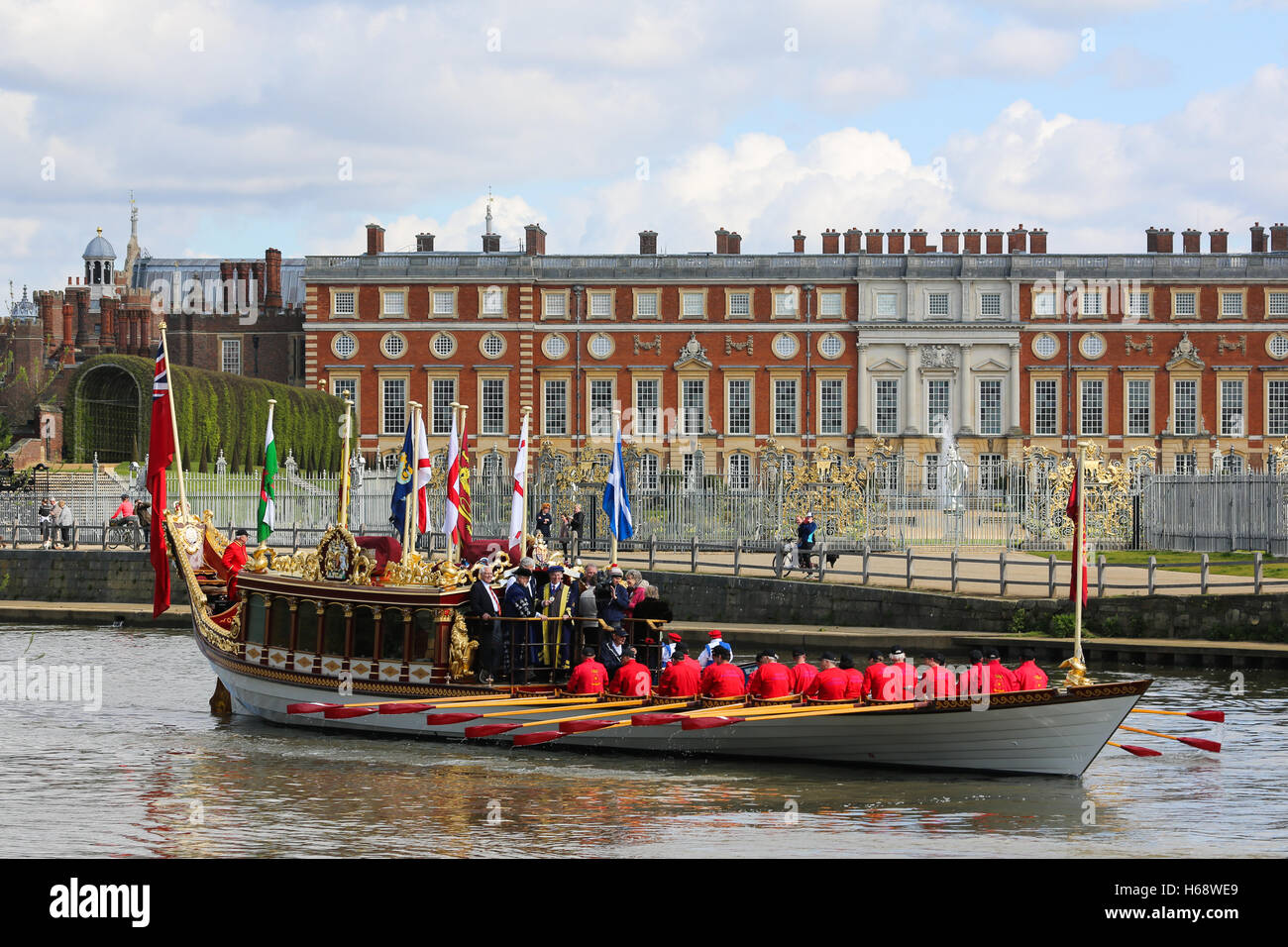 Queen's row barge Gloriana in the Tudor Pull on the River Thames Stock ...