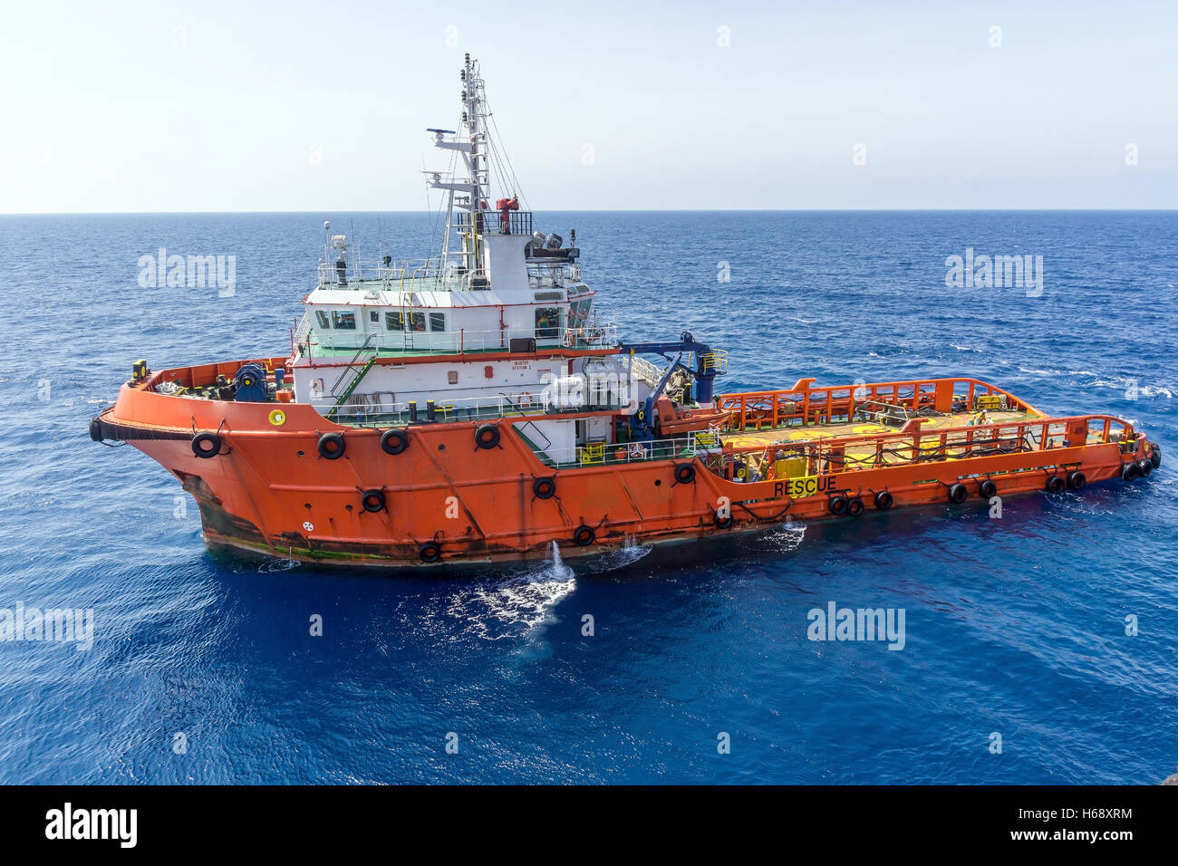 Oil supply vessel and oil rig hi-res stock photography and images - Alamy
