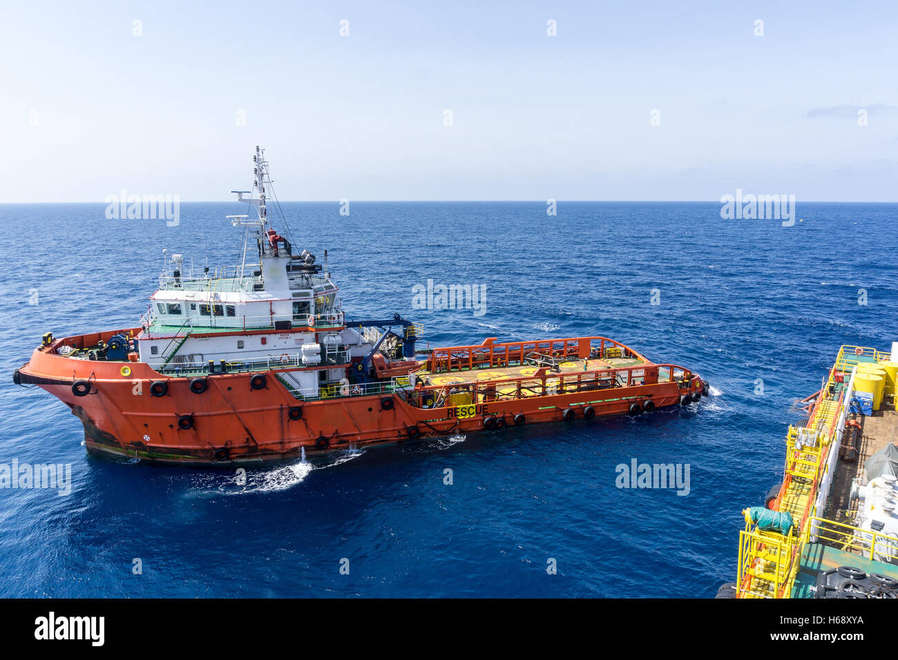 Anchor handling boat hi-res stock photography and images - Alamy