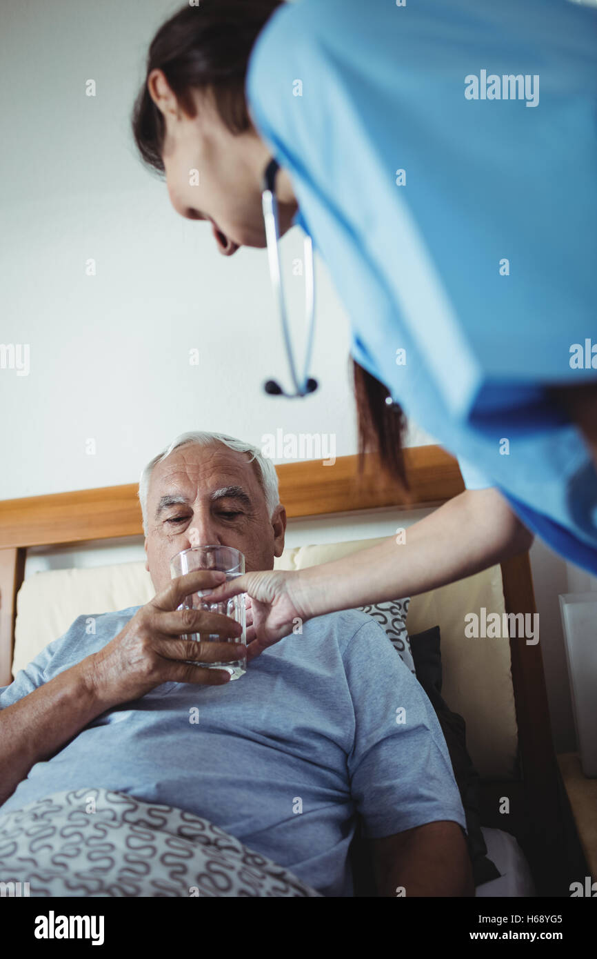 Giving water to the thirsty hi-res stock photography and images - Alamy