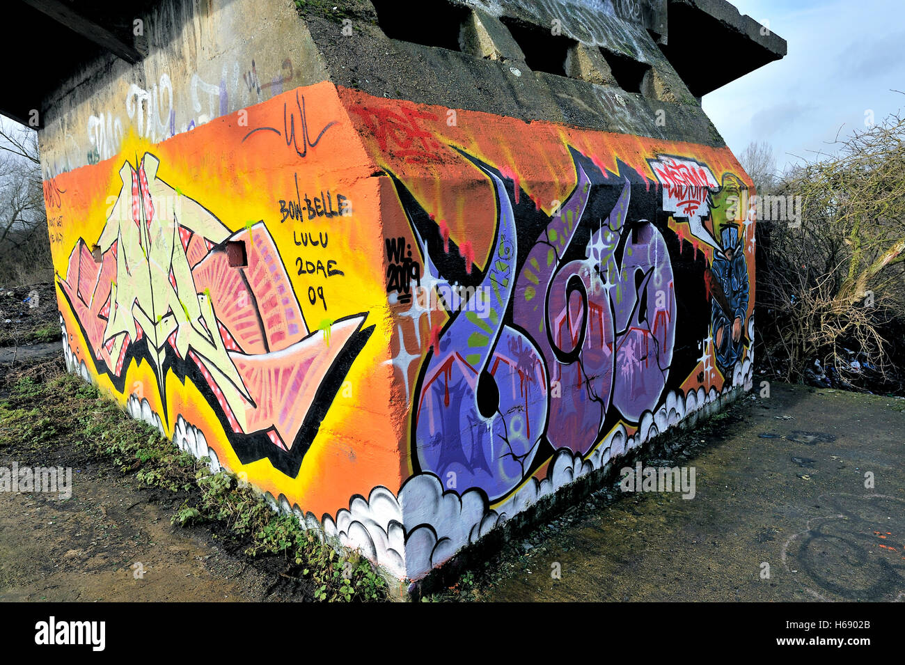 Graffiti on abandoned building hi-res stock photography and images - Alamy