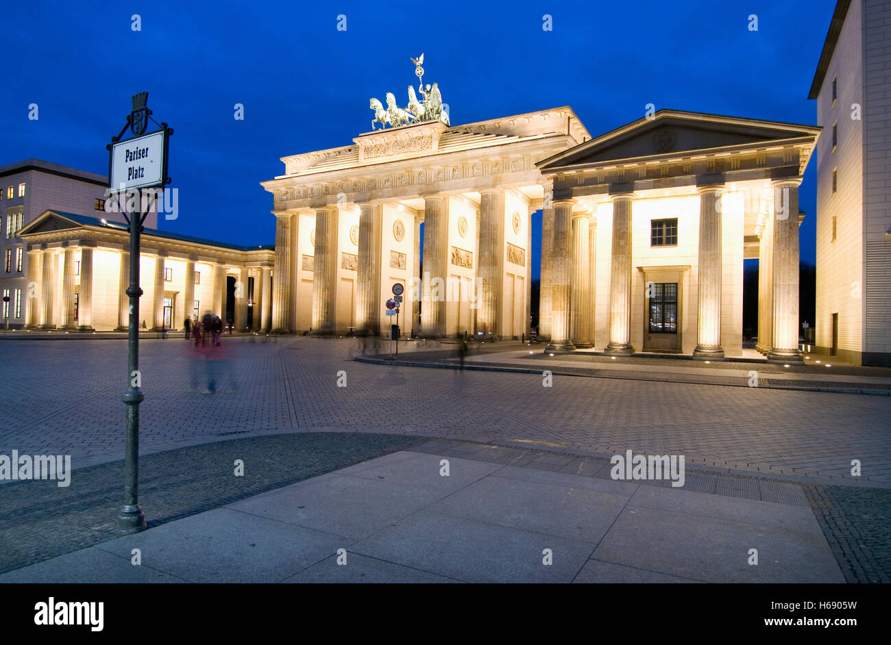 Pariser Platz square and Brandenburg Gate at night, Berlin Stock Photo ...