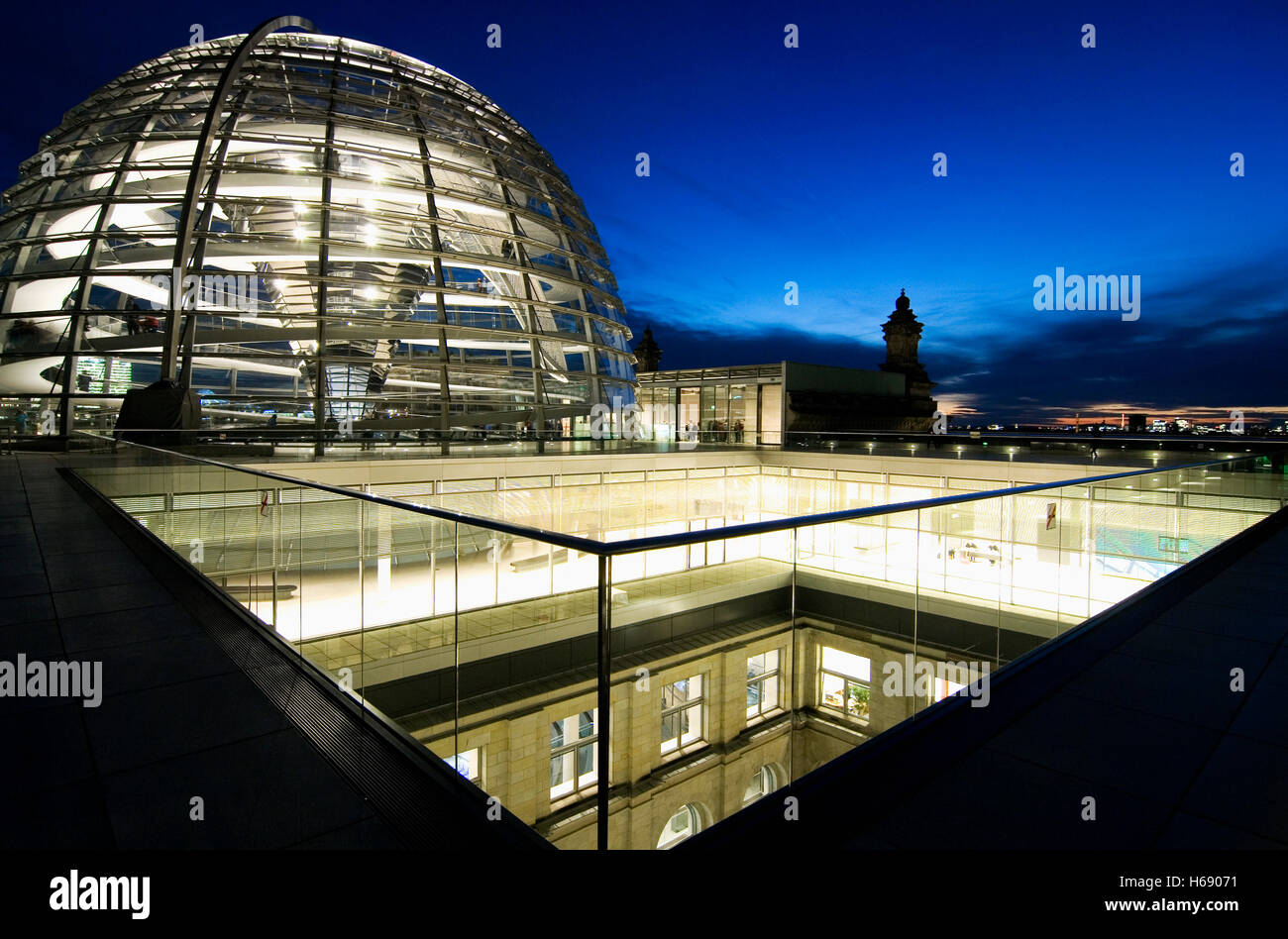 Glass dome of the Reichtstag building, Berlin Stock Photo - Alamy