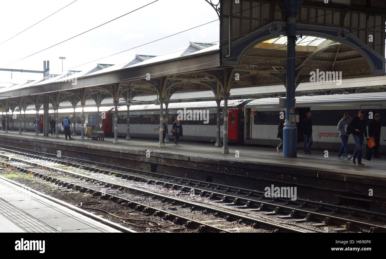 Norwich train station hi-res stock photography and images - Alamy