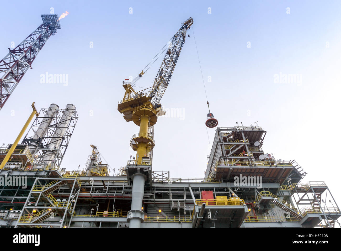 Offshore oil rig crane hi-res stock photography and images - Alamy