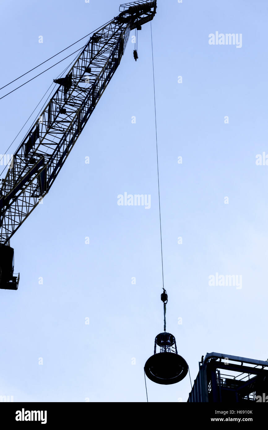 Personnel Basket Transfer. Transferring offshore crews from rig to boat ...