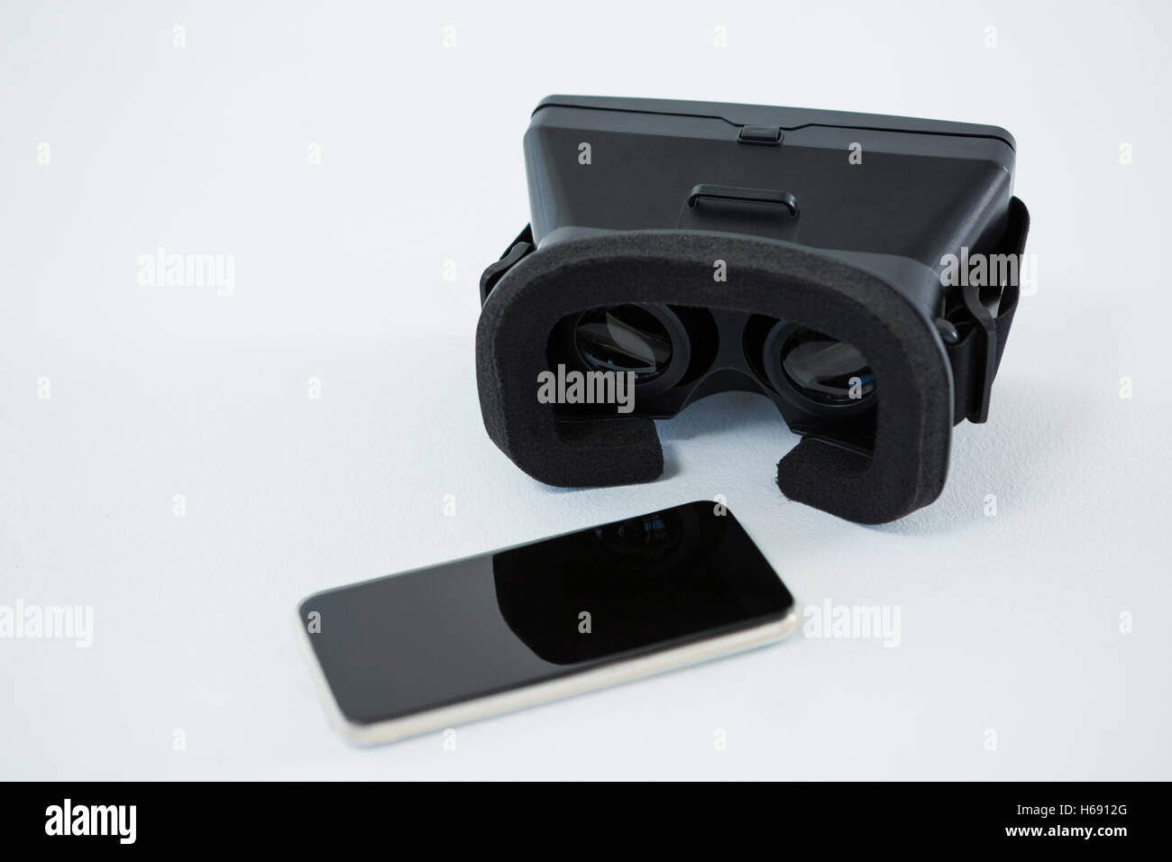 Close-up of virtual reality headset with mobile phone Stock Photo - Alamy
