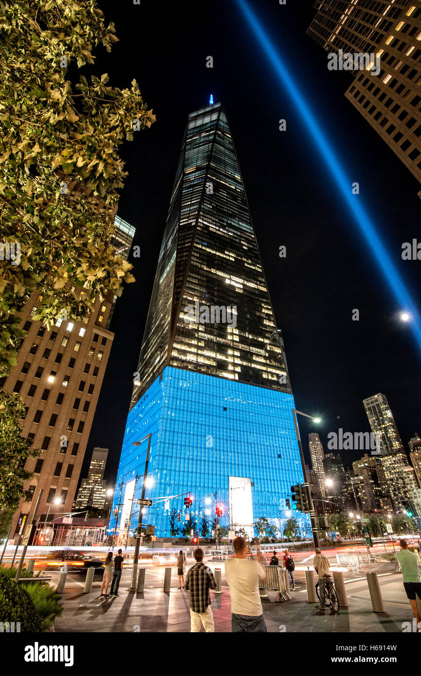 One World Trade Center with the art installation Tribute in Light in ...