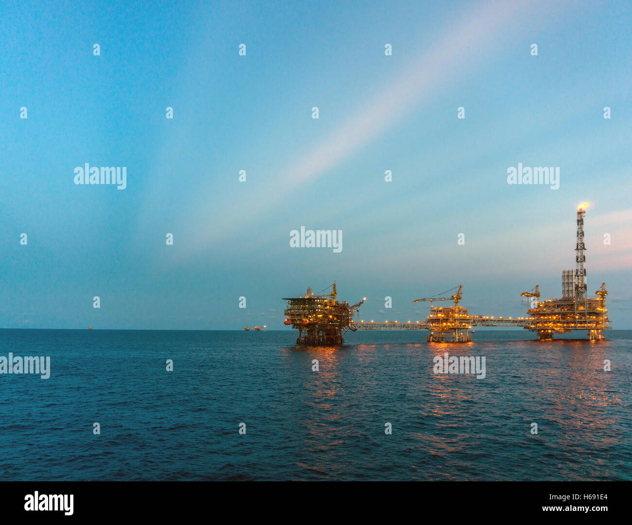images of oil rig at East Coast of Malaysia Stock Photo - Alamy
