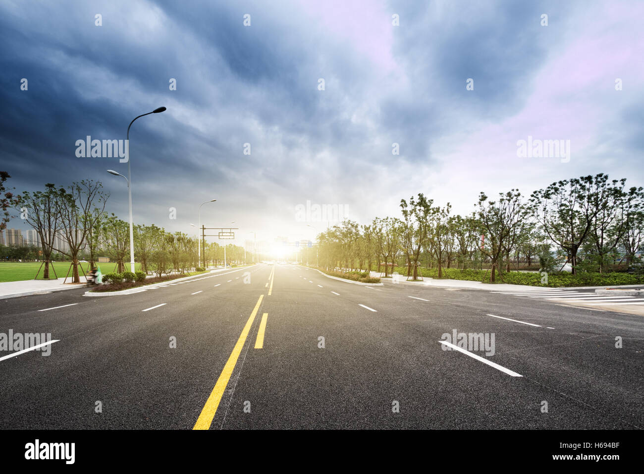 Highway road road traffic traffic empty hi-res stock photography and ...