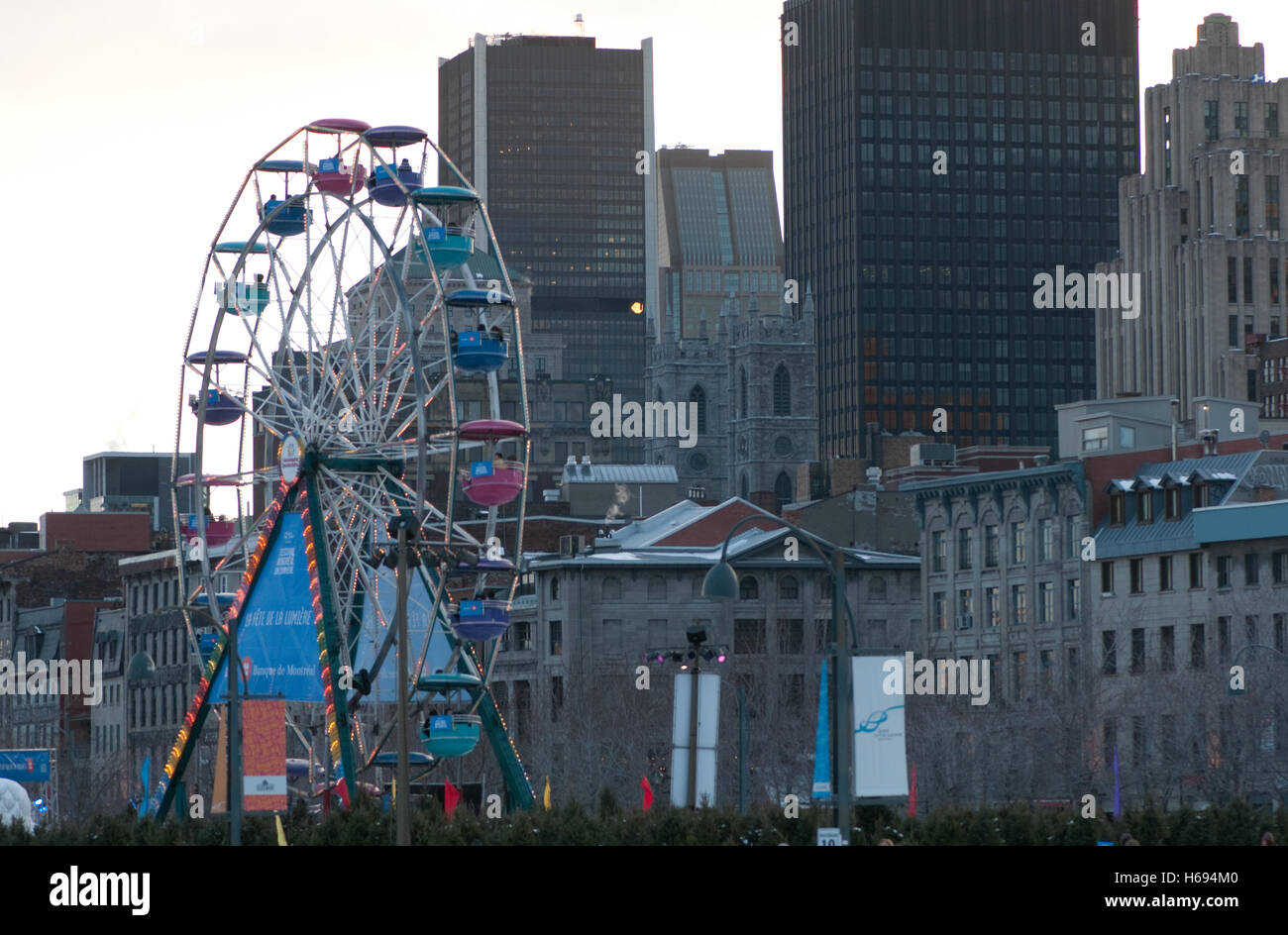 City with big wheel Stock Photo - Alamy