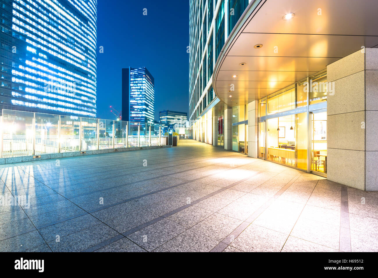 Empty office buildings hi-res stock photography and images - Alamy