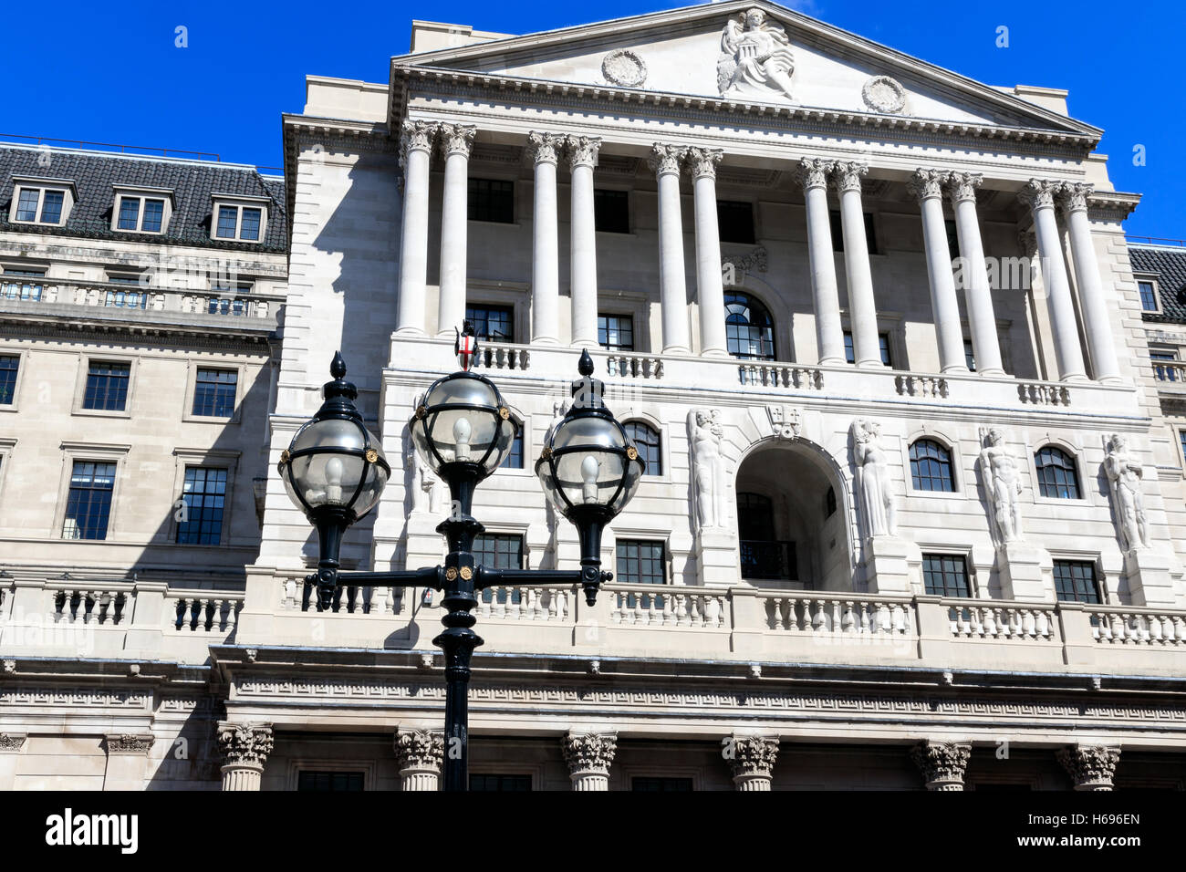 Bank of england headquarters hi-res stock photography and images - Alamy