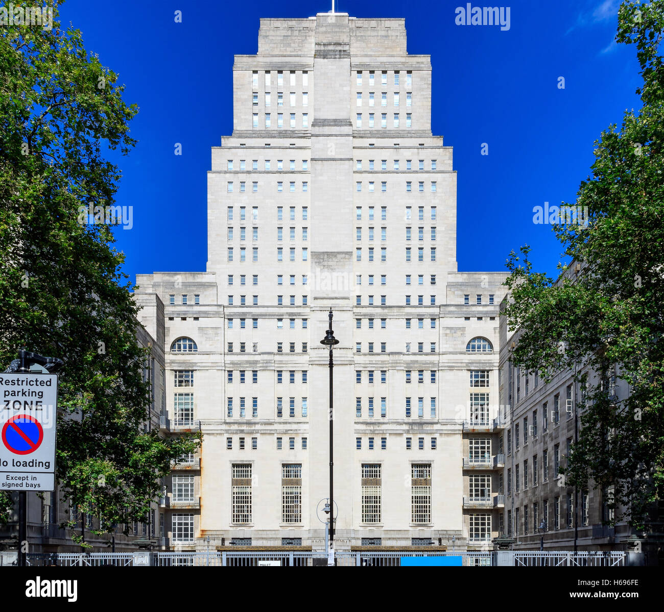 Exterior house library in london hi-res stock photography and images ...