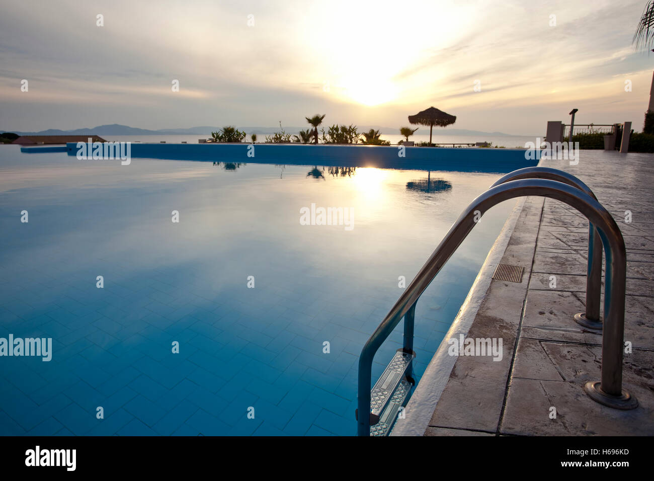 Resort hotel pool luxury hi-res stock photography and images - Alamy