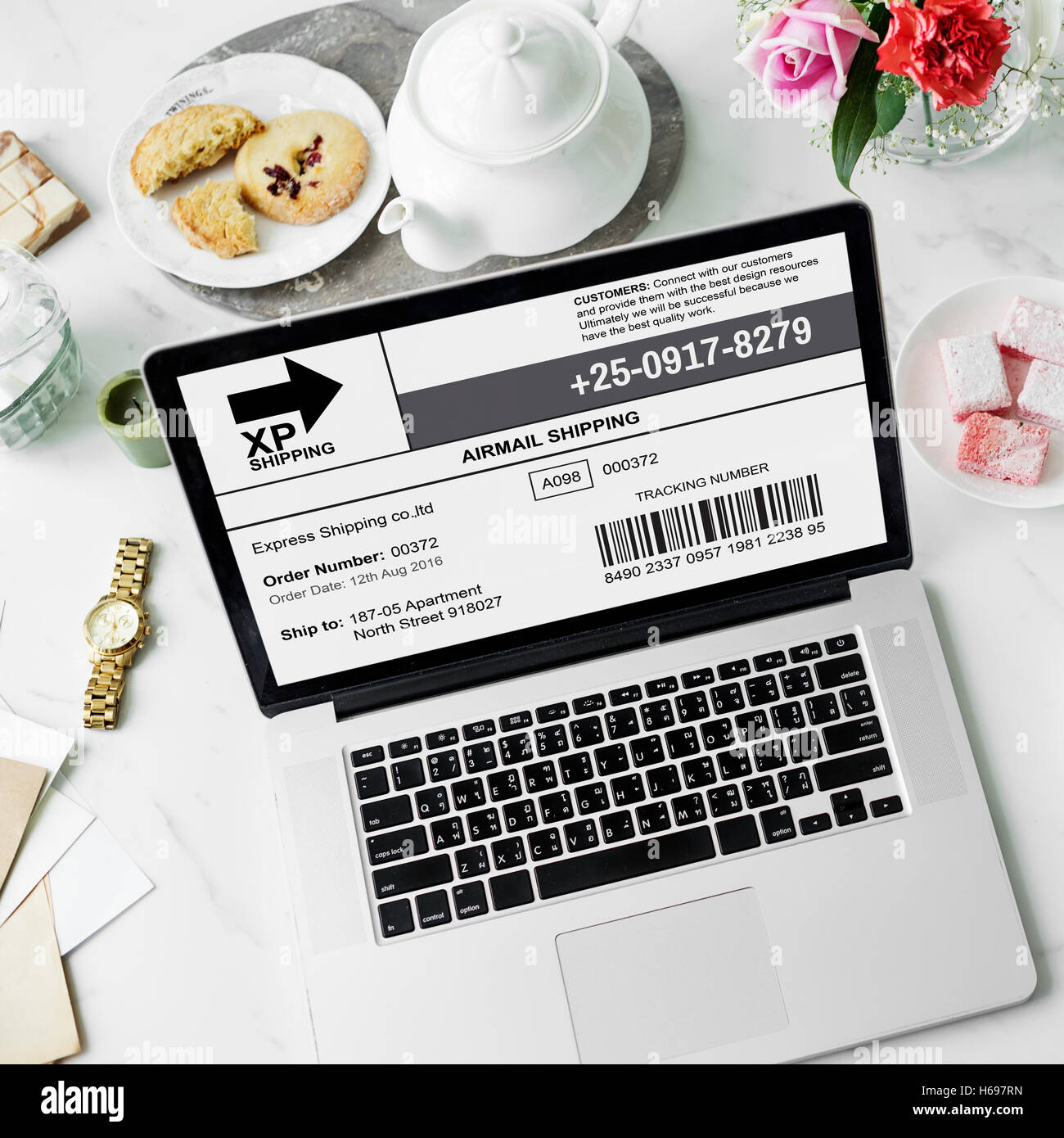 Online vintage shopping hi-res stock photography and images - Alamy