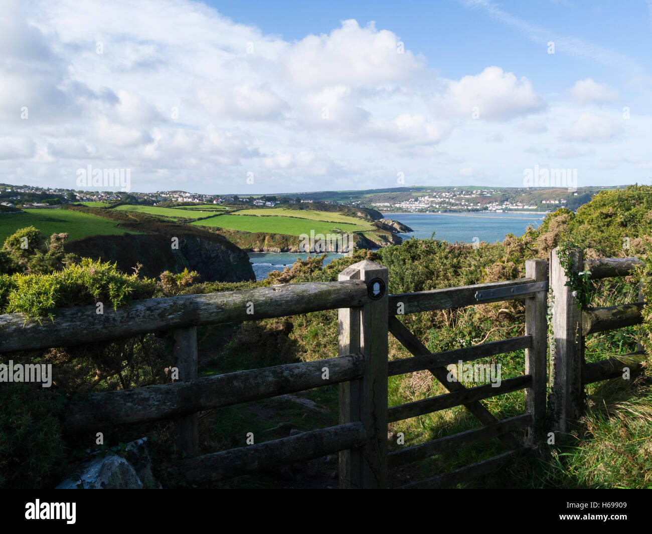 Fishguard bay hi-res stock photography and images - Alamy